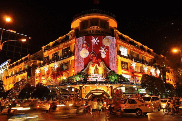 Christmas in Vietnam: A Comprehensive Guide for Travelers - Let's Speak ...